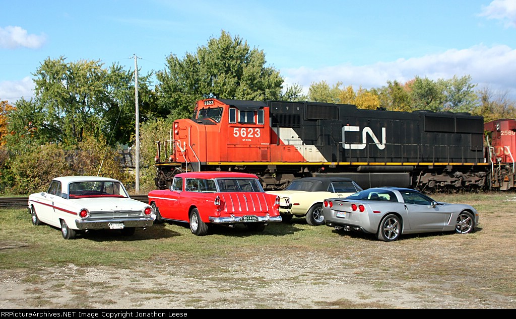 CN 5623 passes some classic cars